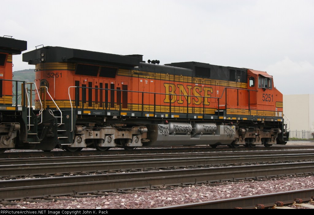 BNSF 5251